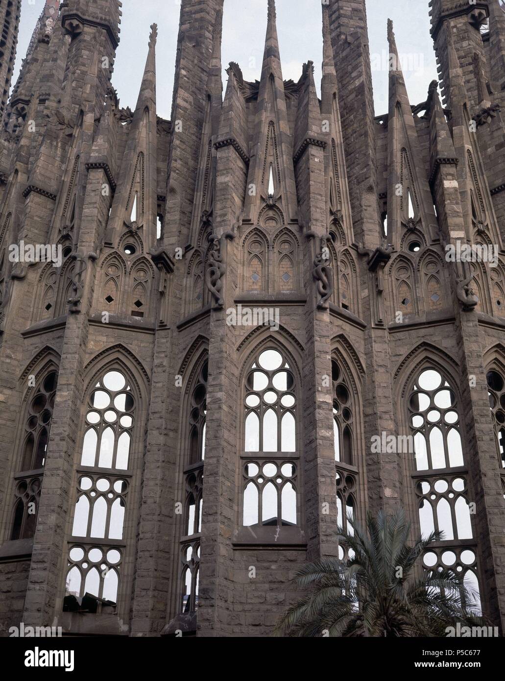 ABSIDES DE LA IGLESIA CATEDRALICIA - INICIADA EN 1883 ACTUALMENTE EN ...