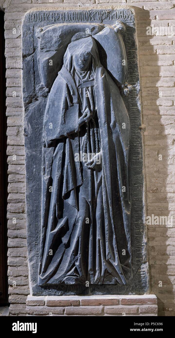 LAPIDA SITUADA EN LA ANTIGUA IGLESIA DE SAN ROMAN CONVERTIDA EN MUSEO ...