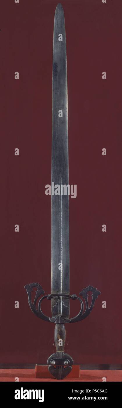 ESPADA LLAMADA TIZONA DEL CID CAMPEADOR - REVERSO. Location: ALCAZAR ...