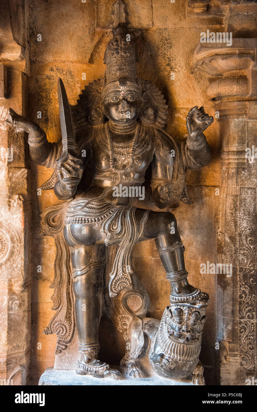 Sculpture brihadeeswarar temple in thanjavur hi-res stock photography ...