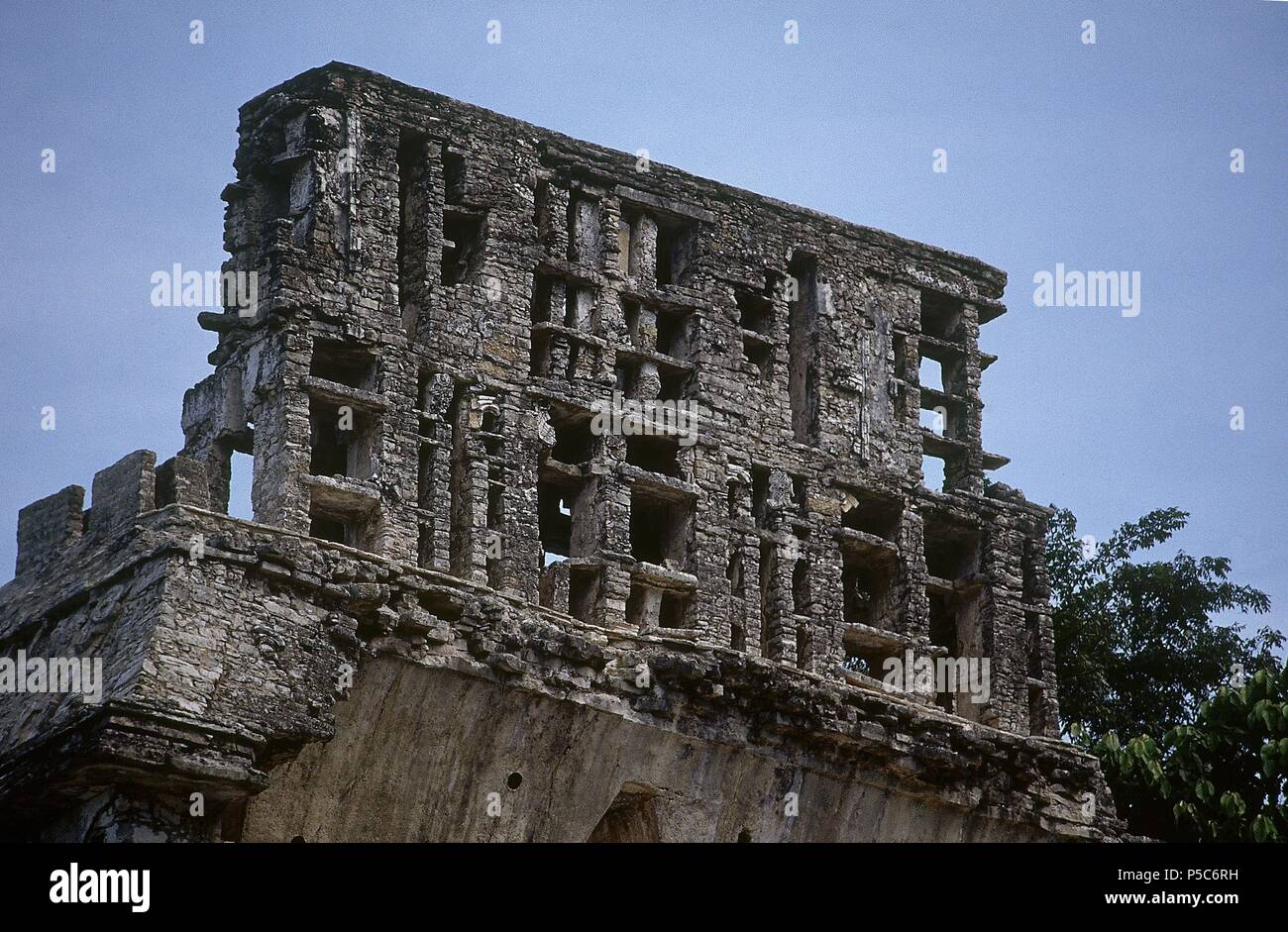 TEMPLO DEL SOL Y CRESTERIA CALADA-ARTE MAYA. Location: TEMPLO DEL SOL ...