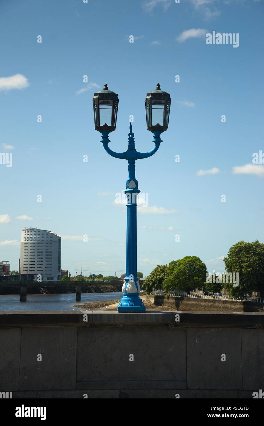 Victorian lamp standard on Sarsfield bridge Stock Photo - Alamy