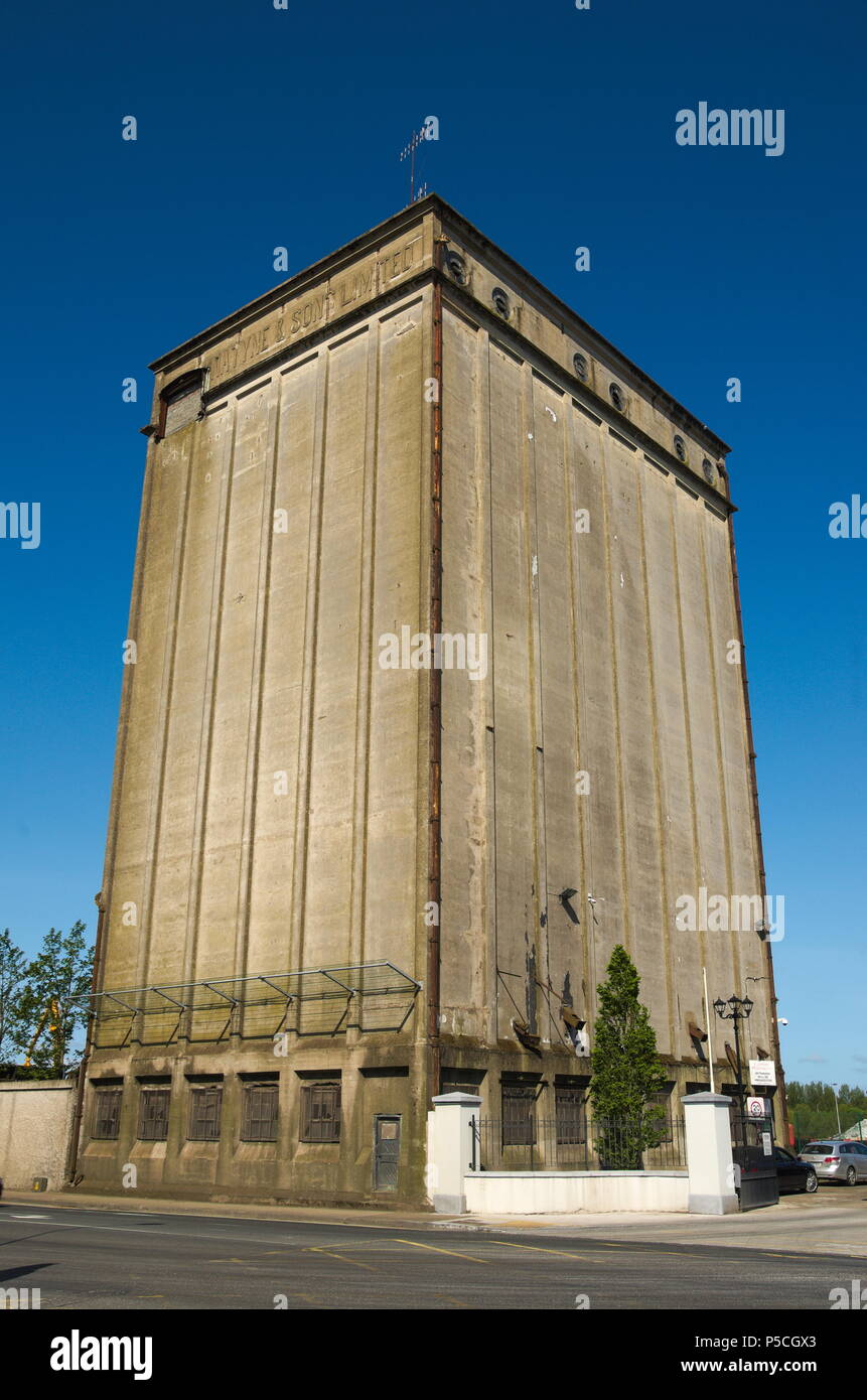Silo in Limerick, Shannon Foynes Silo Stock Photo - Alamy