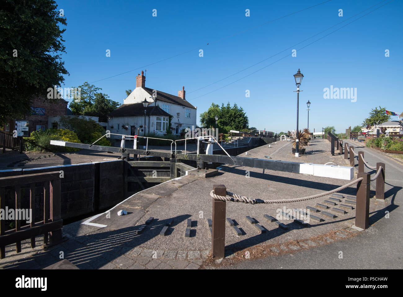 Castle lock nottingham canal hi-res stock photography and images - Alamy