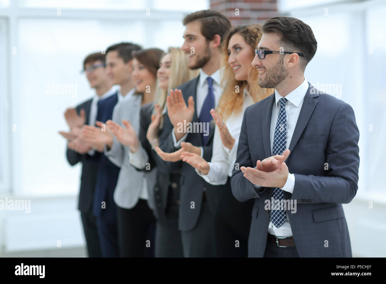 group of business people applauding isolated Stock Photo - Alamy