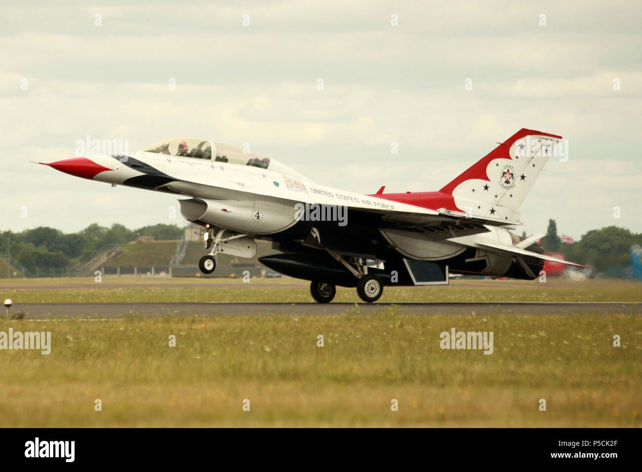 Usaf thunderbirds display team hi-res stock photography and images - Alamy