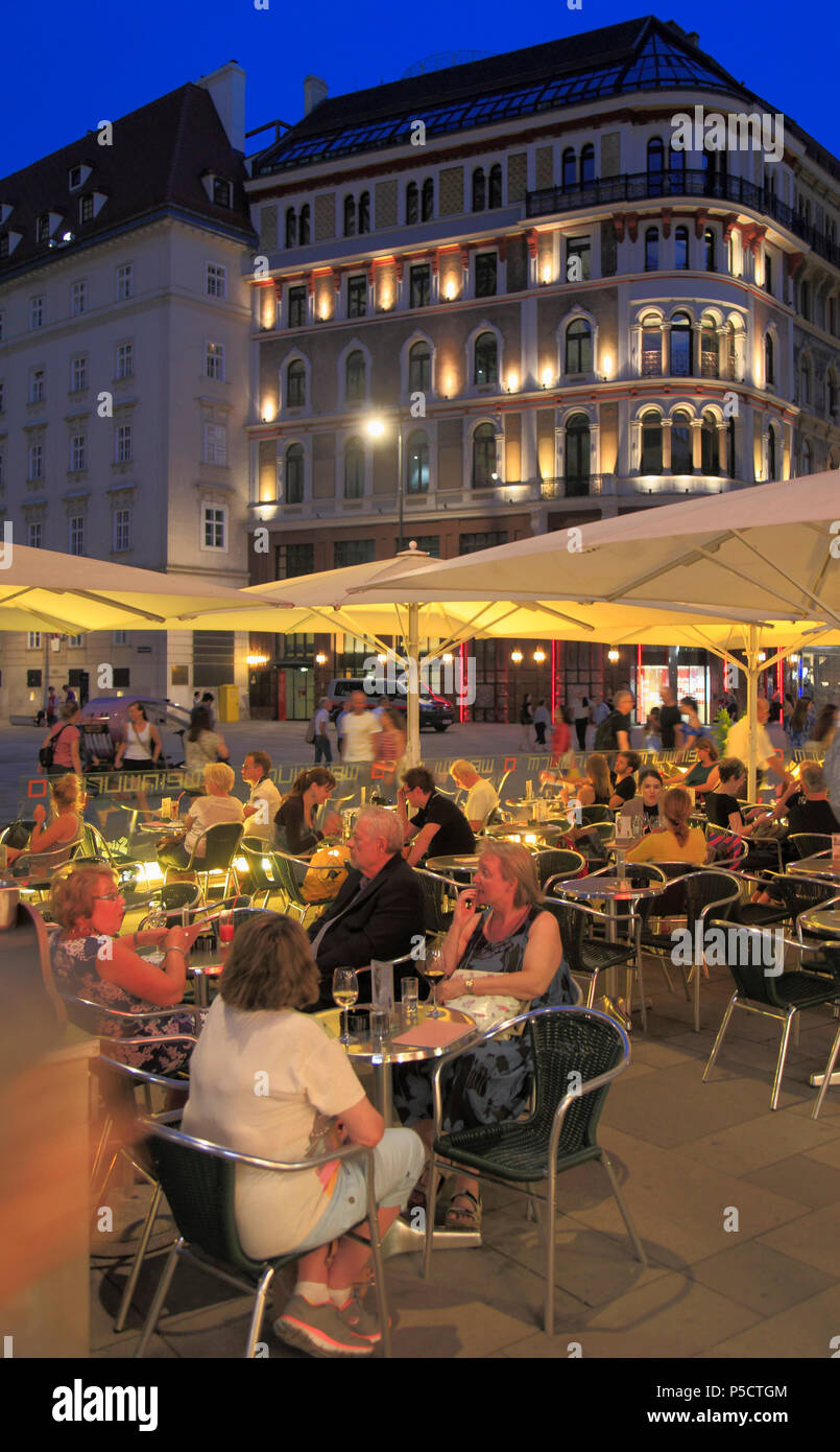 Austria, Vienna, Stephansplatz, cafe, people, nightlife Stock Photo - Alamy