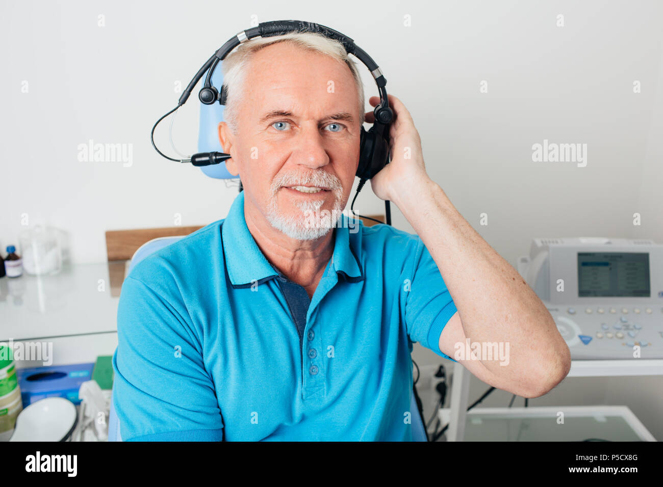 Elderly headphones hospital hi-res stock photography and images - Alamy