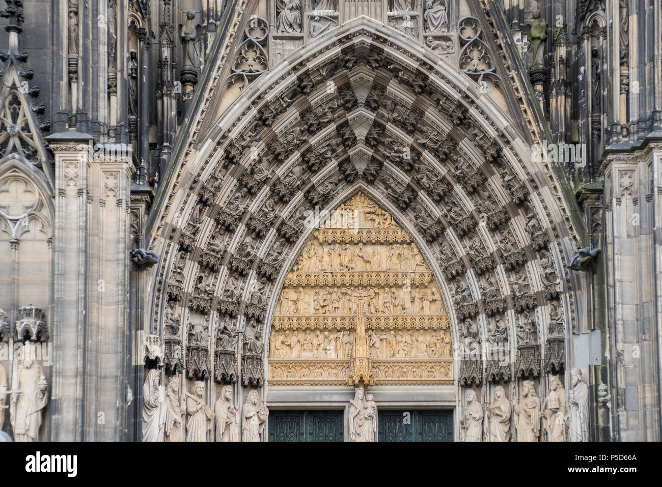 Dom köln portal hi-res stock photography and images - Alamy