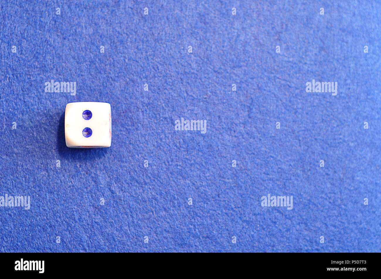 Single dice hi-res stock photography and images - Alamy