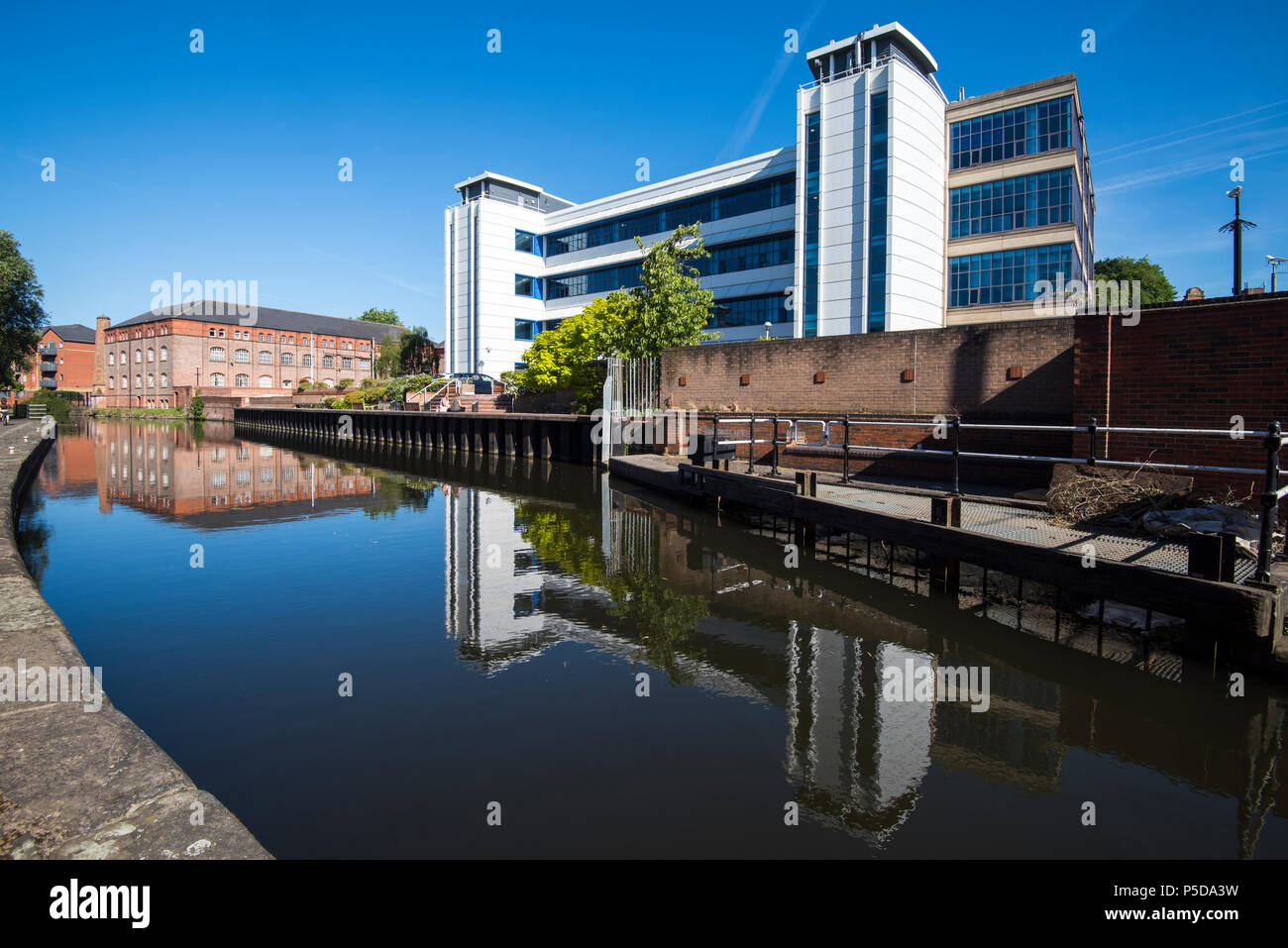 Old canalside warehouse hi-res stock photography and images - Alamy