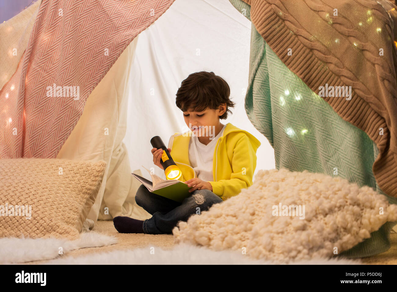 Kids in tent with torch hi-res stock photography and images - Alamy