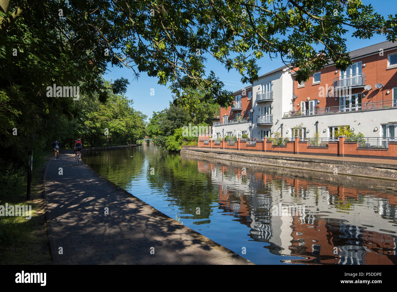 Apartments reflected in the Canal at Nottingham City Waterfront ...