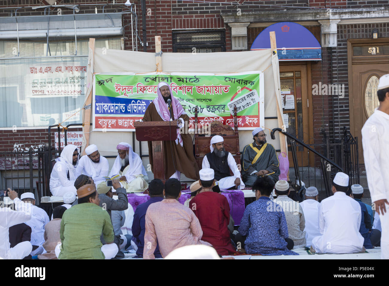 Muslim imam preaching hi-res stock photography and images - Alamy