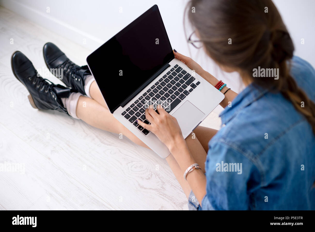 Womans hands computer keypad hi-res stock photography and images - Alamy