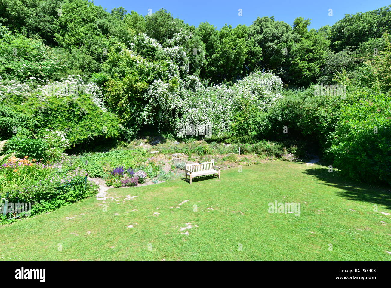 A rest area in an English country garden in summertime Stock Photo - Alamy