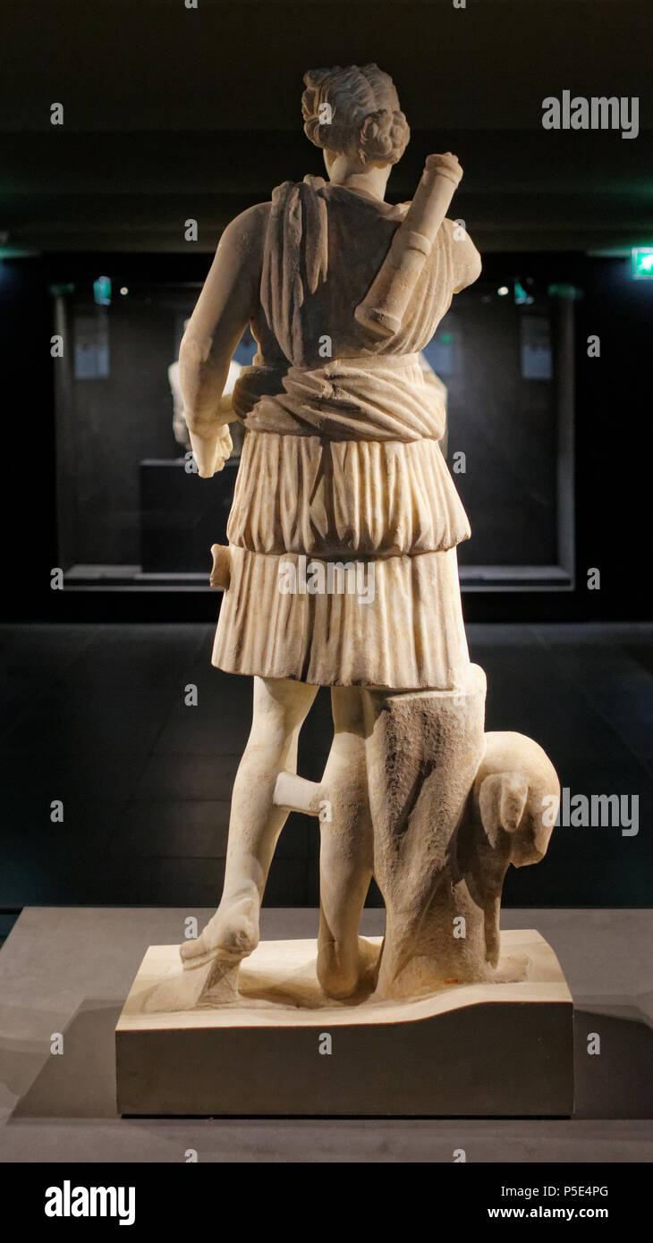 Statue greek goddess artemis hi-res stock photography and images - Alamy