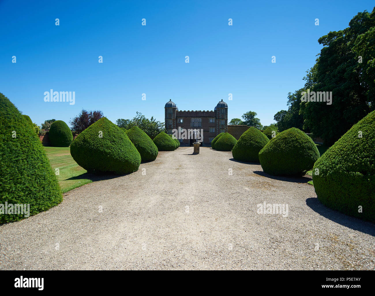 Burton agnes hall elizabethan historic hi-res stock photography and ...