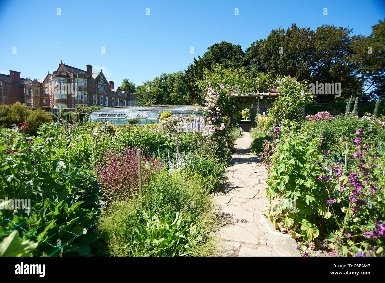 Burton agnes hall elizabethan historic hi-res stock photography and ...