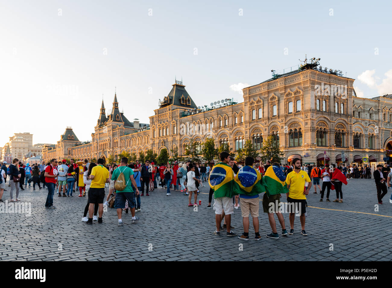 Fifa world cup crowd 2018 hi-res stock photography and images - Alamy