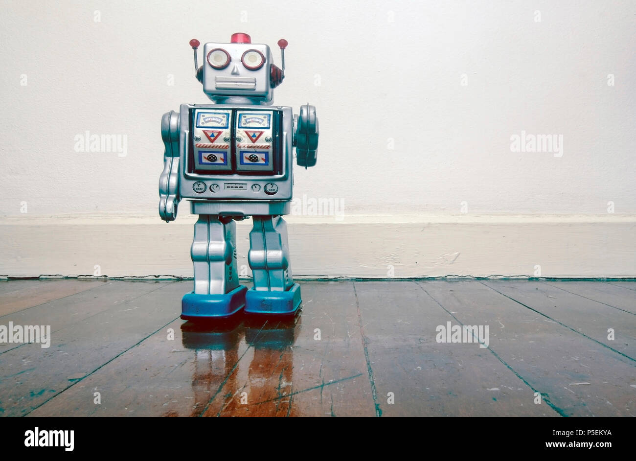 Metal robot waving hi-res stock photography and images - Alamy