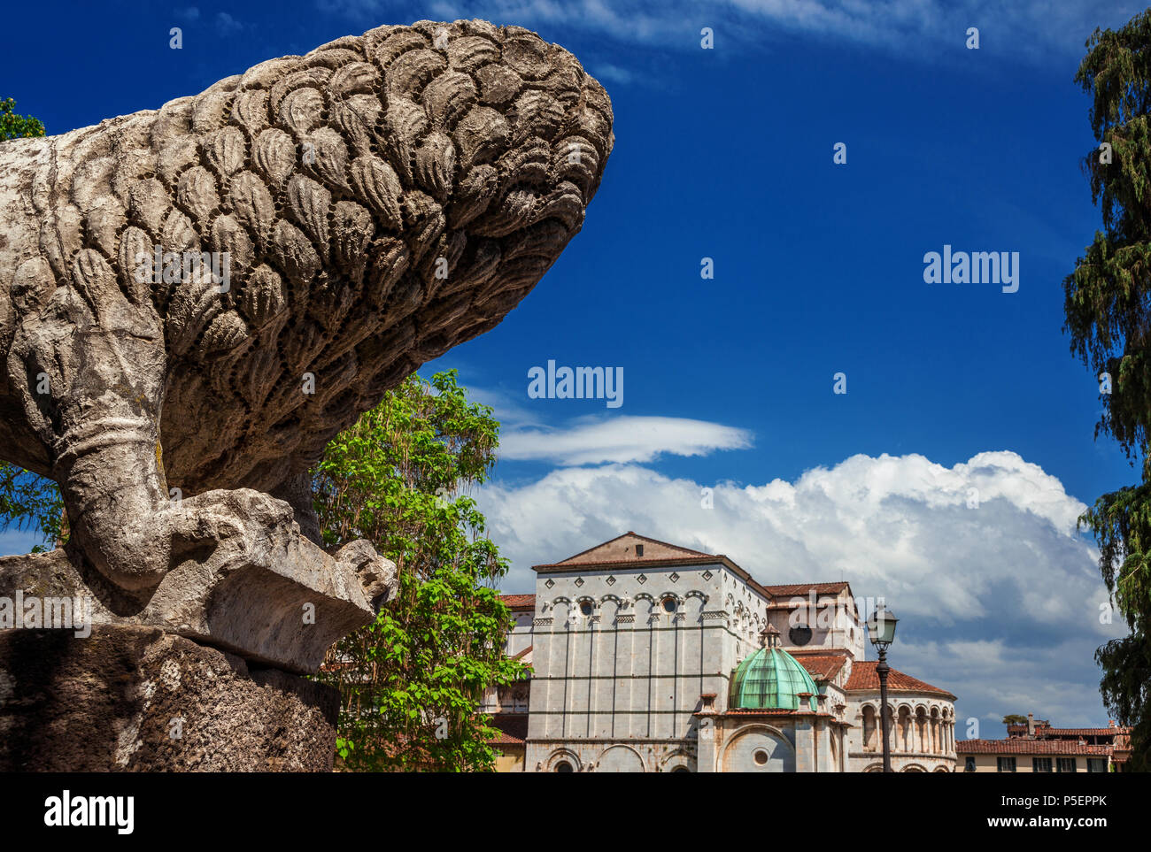 Medieval italian statue hi-res stock photography and images - Alamy