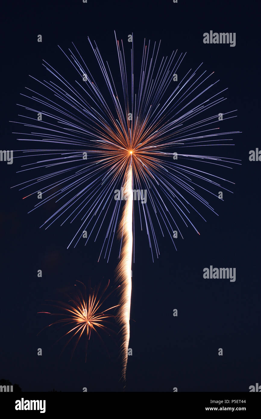Fireworks display small hi-res stock photography and images - Alamy