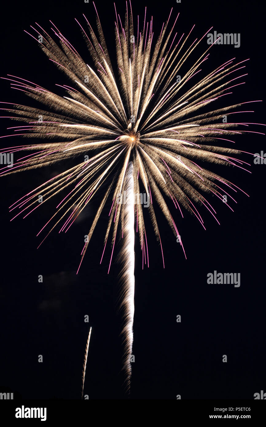 Fireworks display small hi-res stock photography and images - Alamy