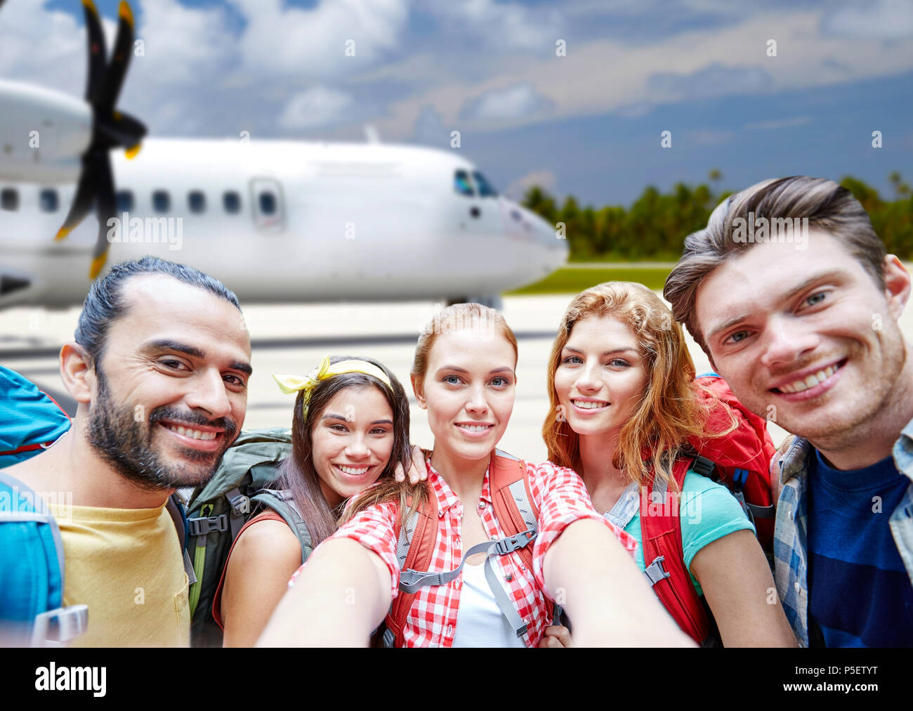 Friends landing hi-res stock photography and images - Alamy