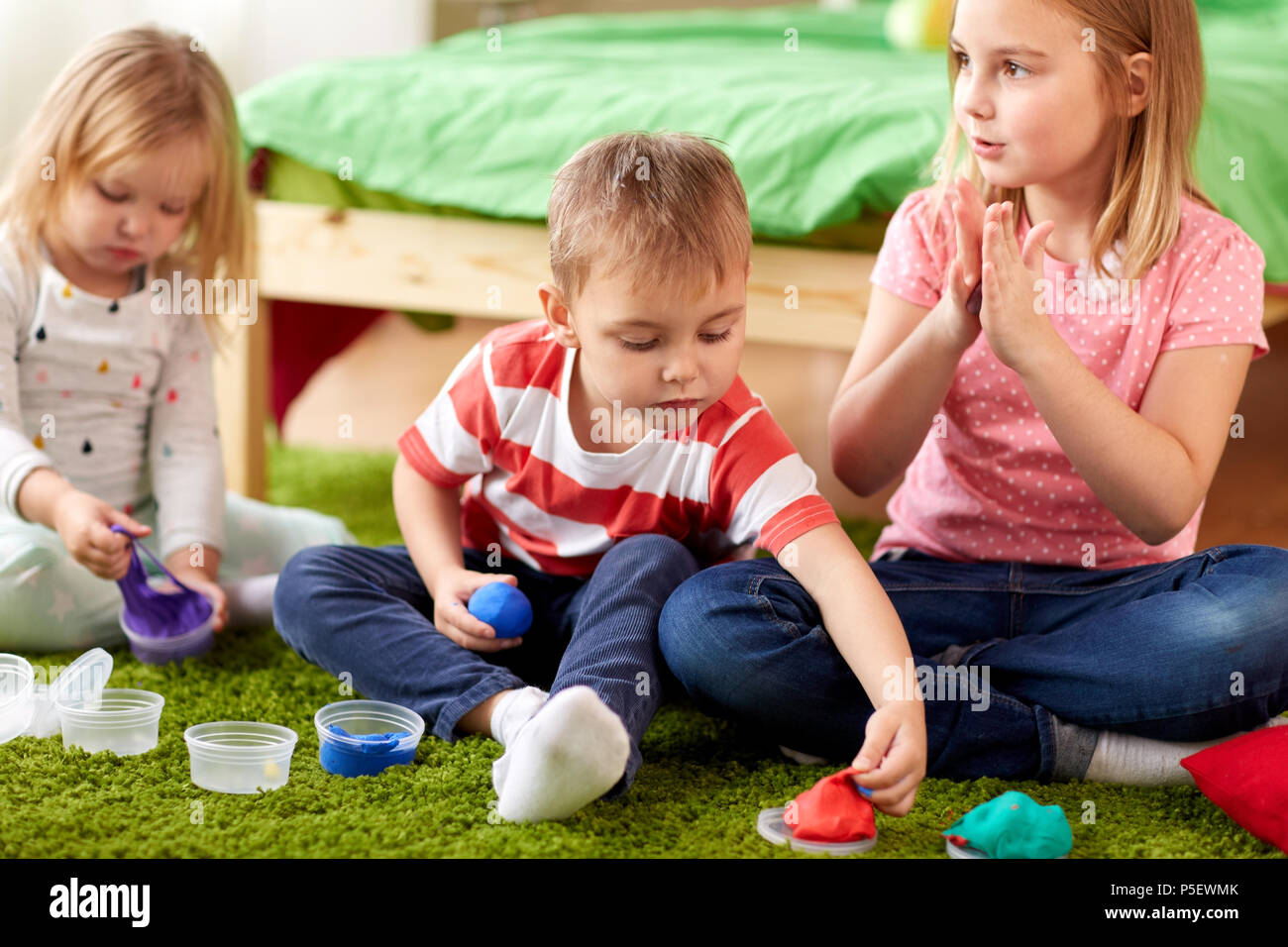 Kids modelling hi-res stock photography and images - Alamy