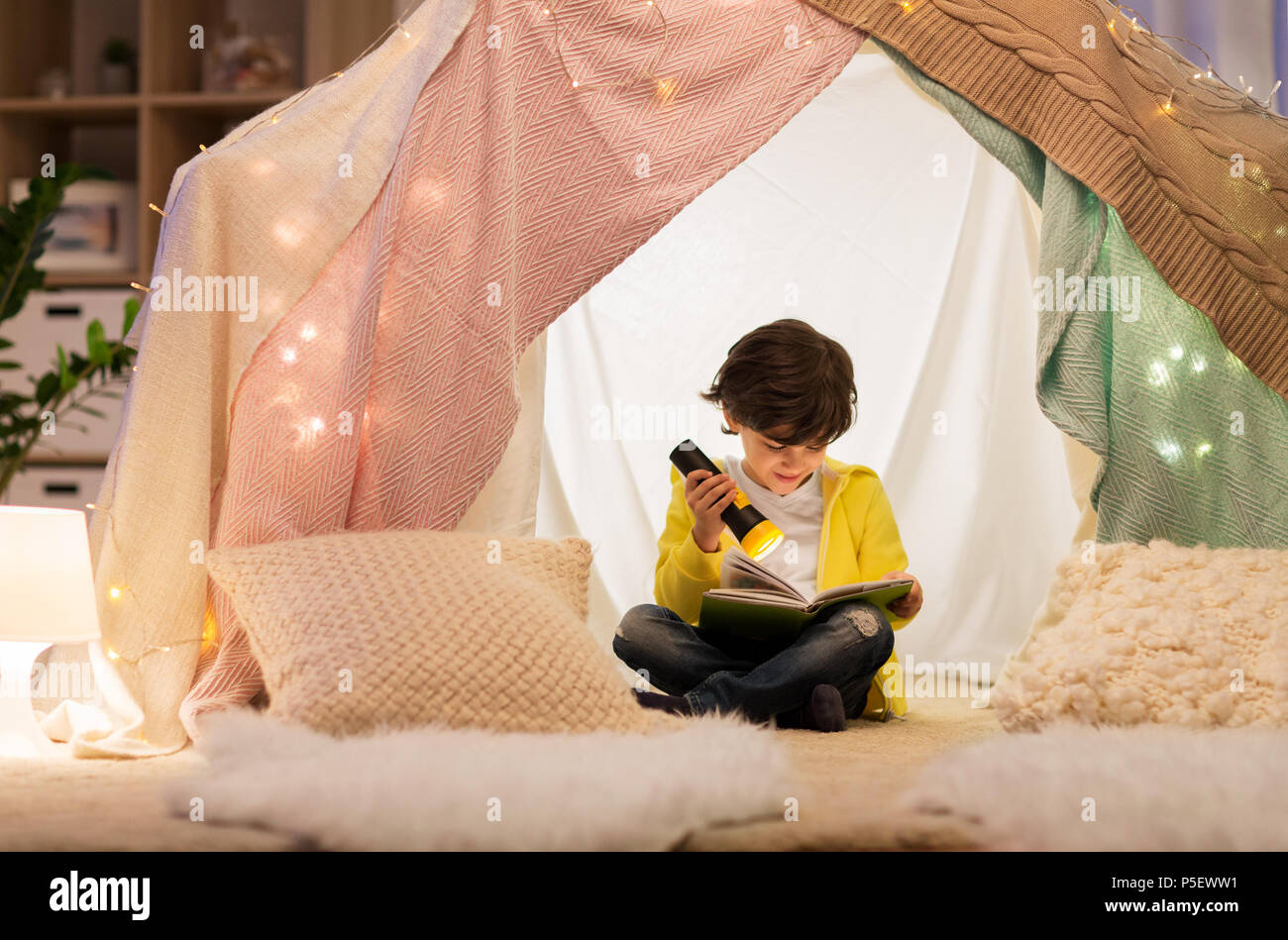 Kids in tent with torch hi-res stock photography and images - Alamy