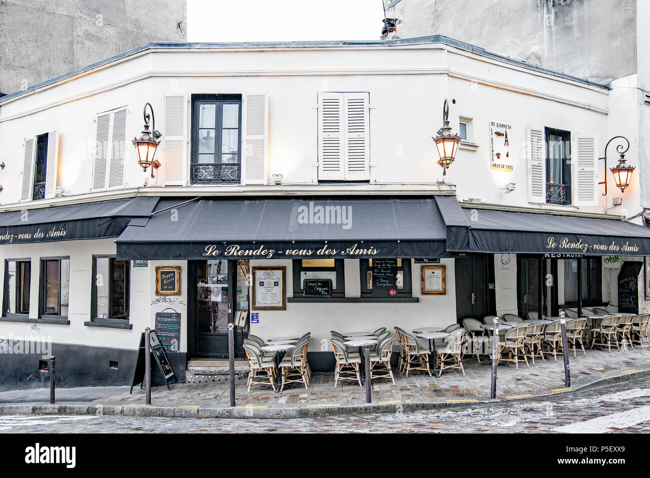 Vintage retro french bistro restaurant hi-res stock photography and ...