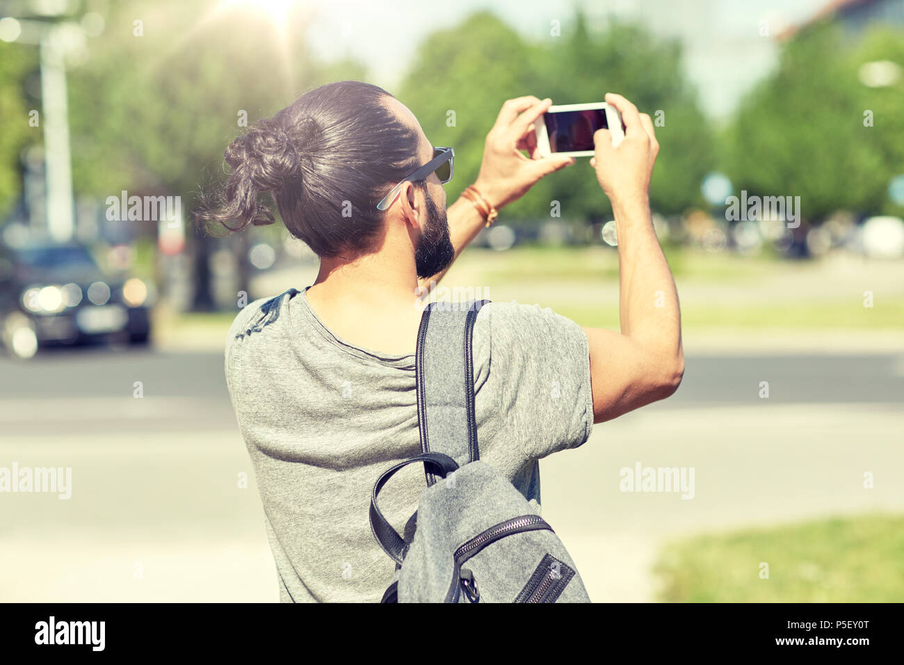 Man taking picture hi-res stock photography and images - Alamy