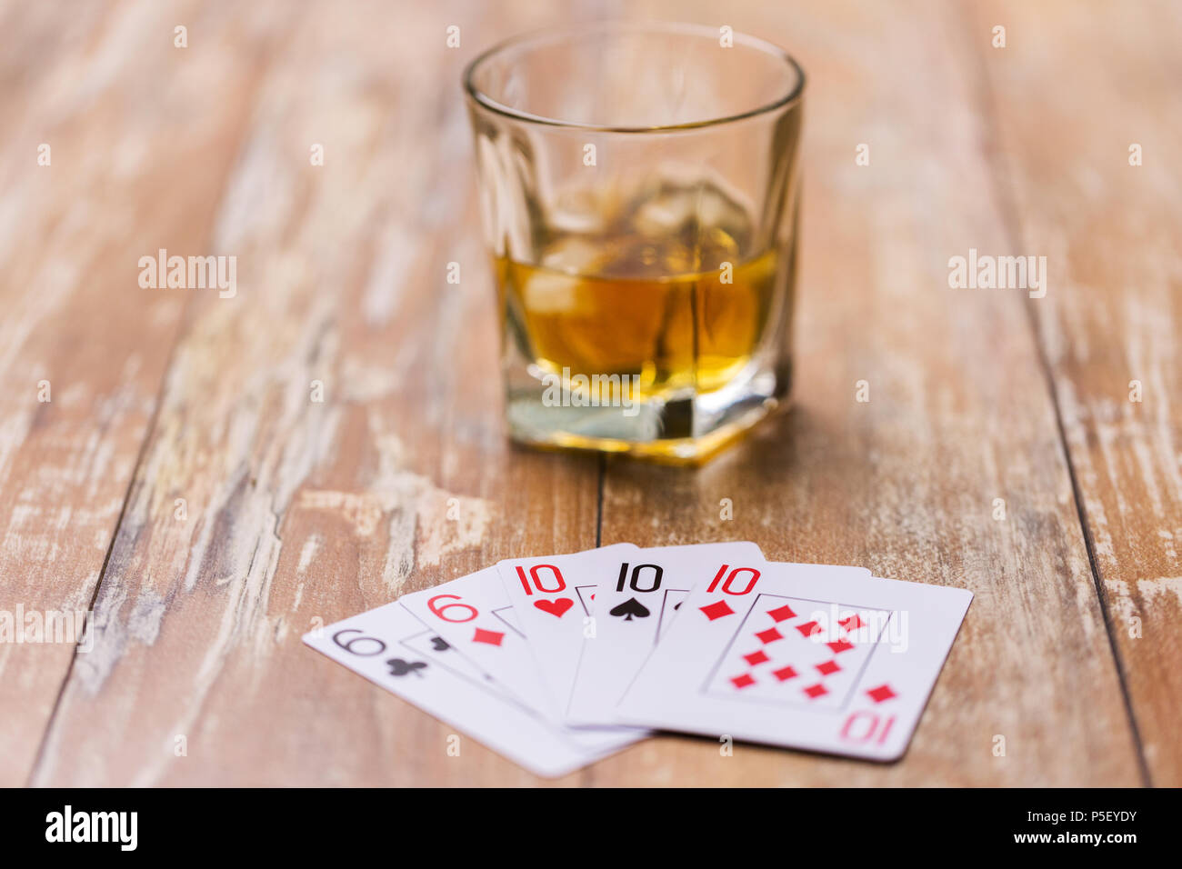 Playing cards on table hi-res stock photography and images - Alamy