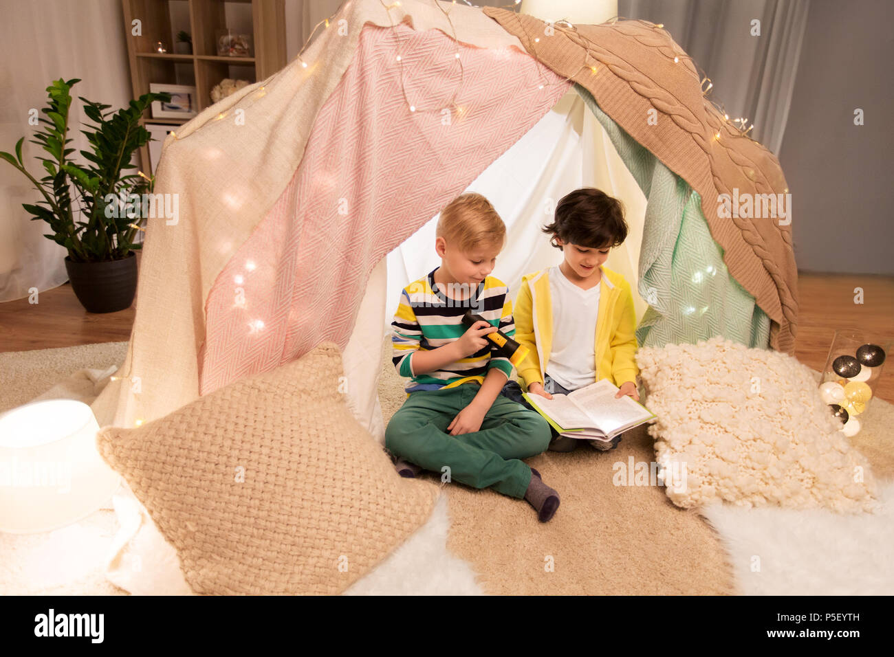 Kids in tent with torch hi-res stock photography and images - Alamy