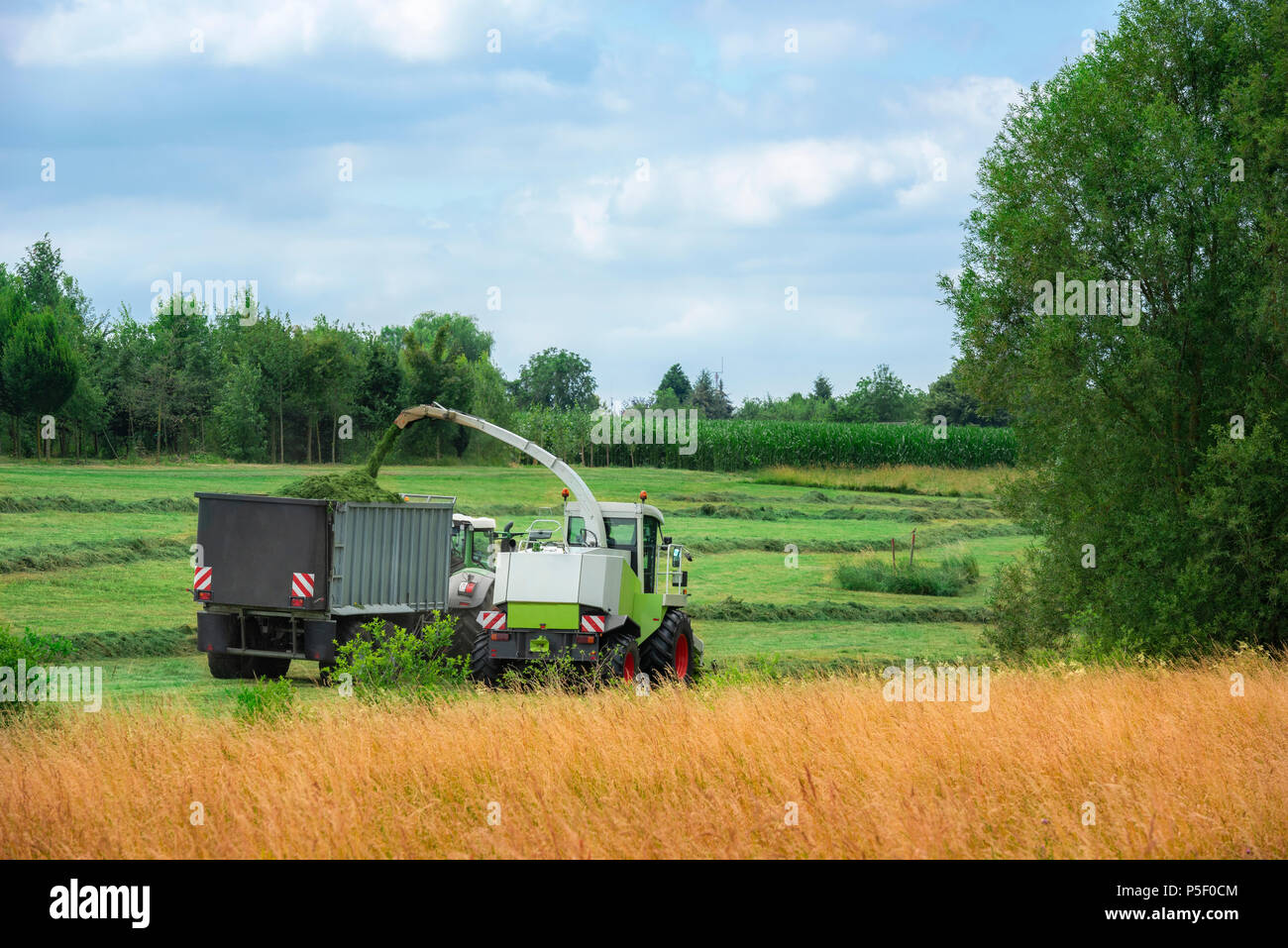Loading a trailer hi-res stock photography and images - Alamy