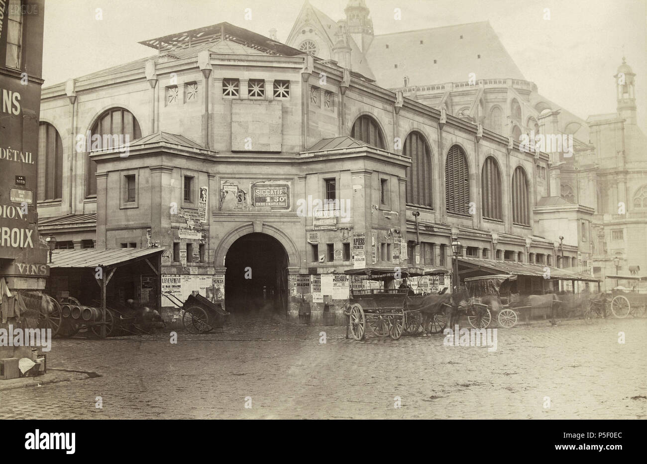 Premier pavillon des Halles centrales, rue de la Tonnellerie. Paris Ier ...