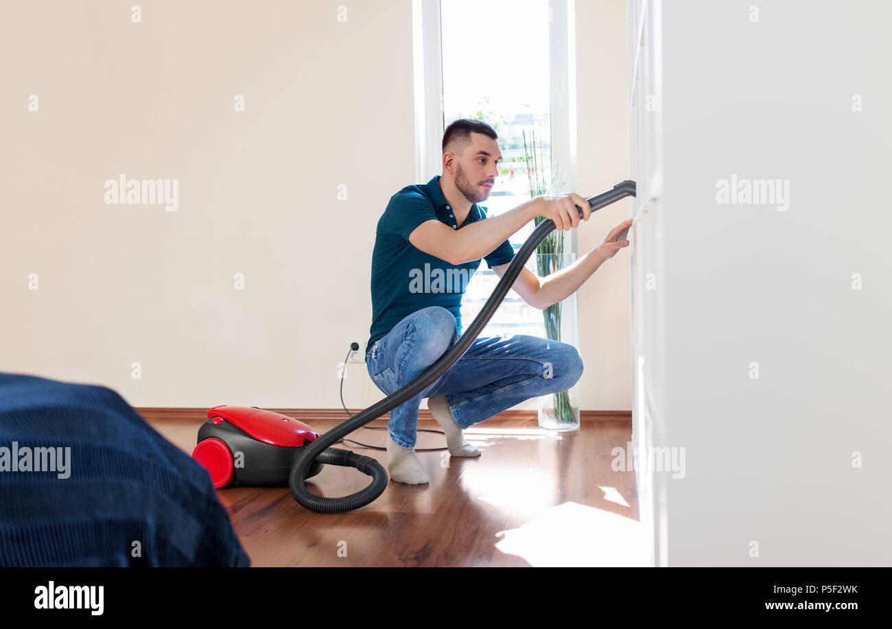 Man vacuum cleaner hi-res stock photography and images - Alamy