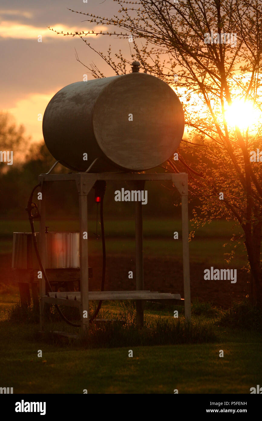 Gas tank farm hi-res stock photography and images - Alamy