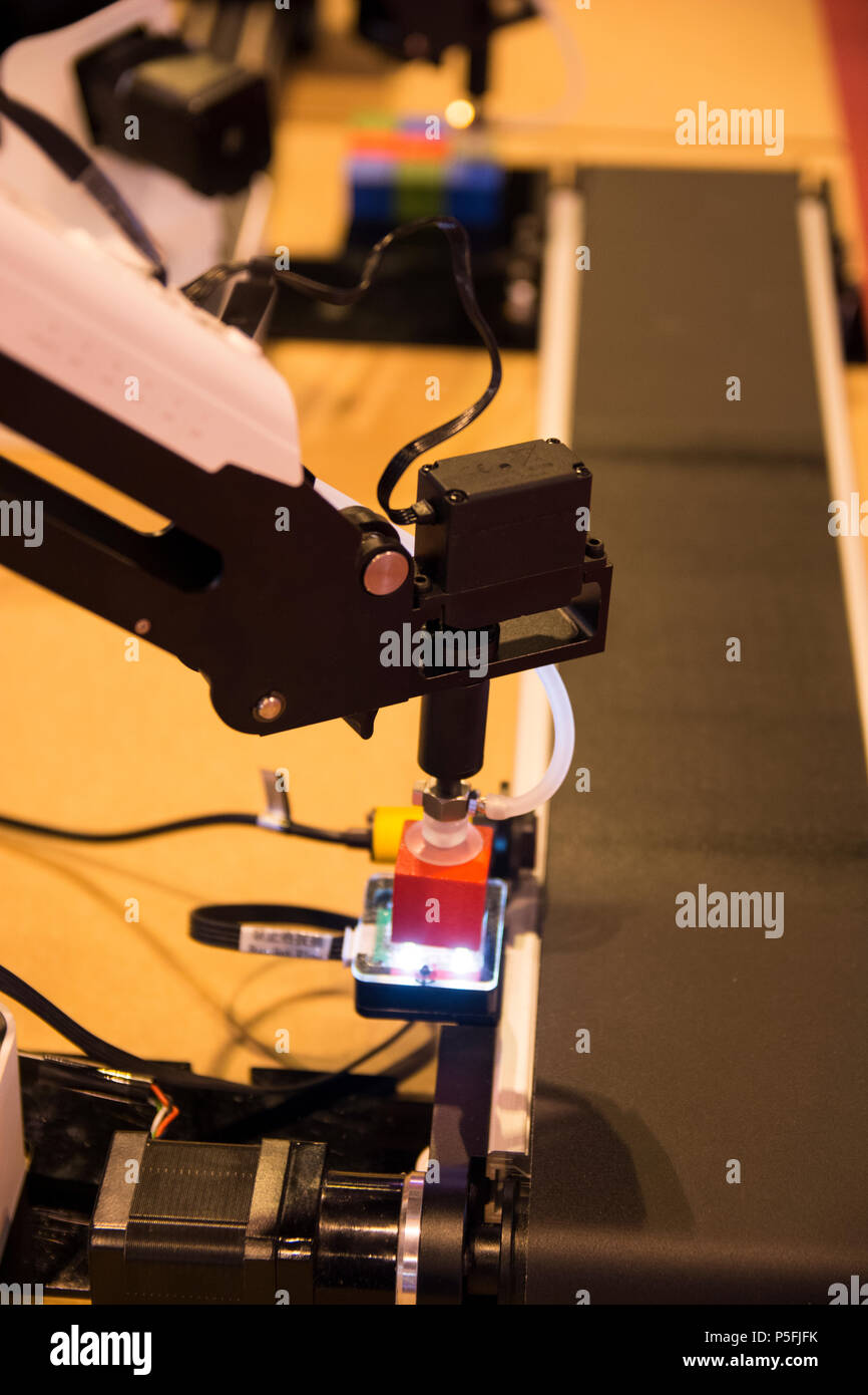 Scale assembly line hi-res stock photography and images - Alamy