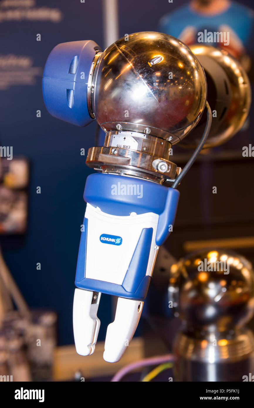 Robotic pliers hi-res stock photography and images - Alamy