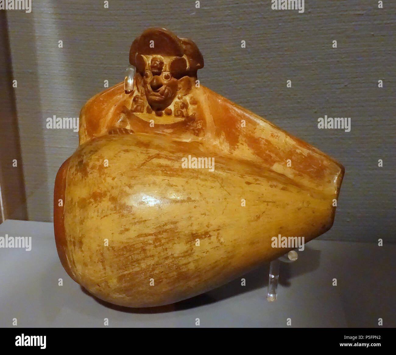 Moche pottery hi-res stock photography and images - Alamy