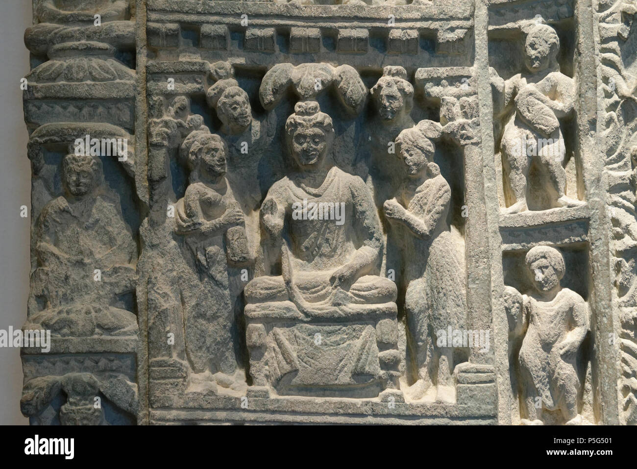 N/A. Français : Chambranle de porte avec des scènes de la vie du Buddha ...