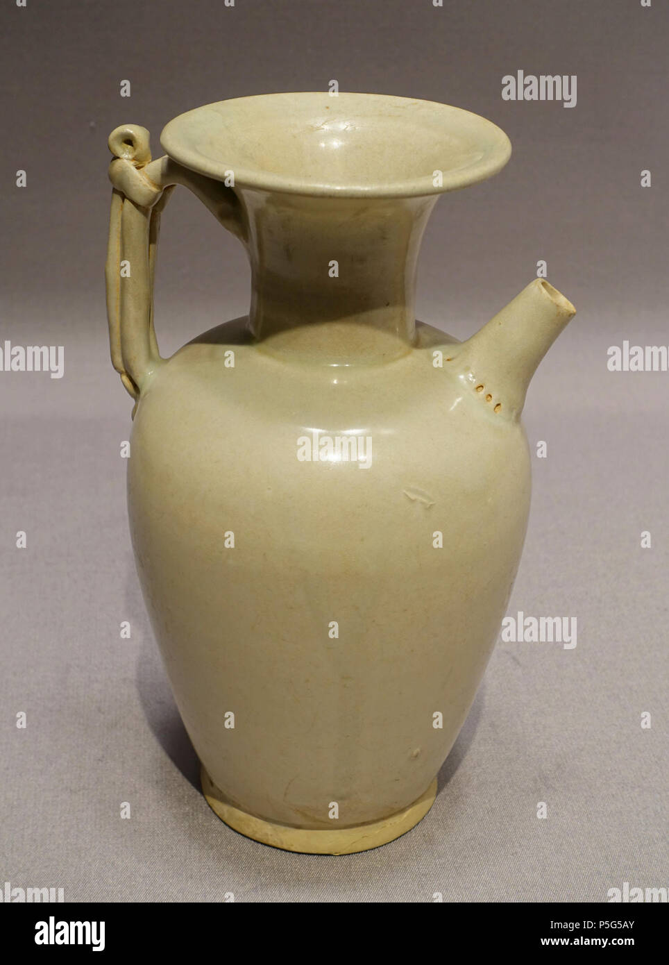 Tang dynasty porcelain hi-res stock photography and images - Alamy