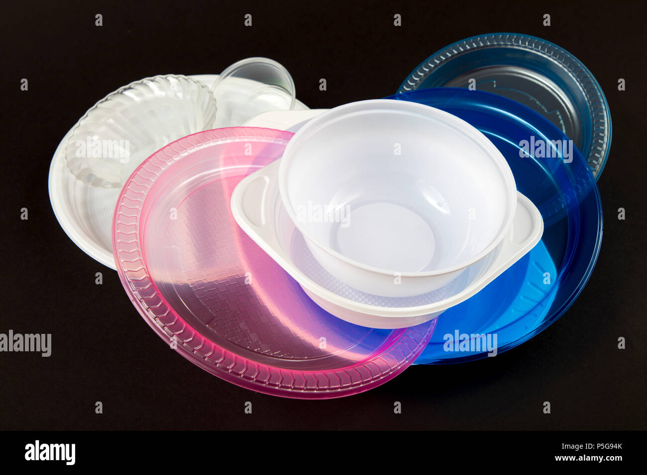 Plastic dishes, plastic dishes, disposable dishes, plastic waste ...