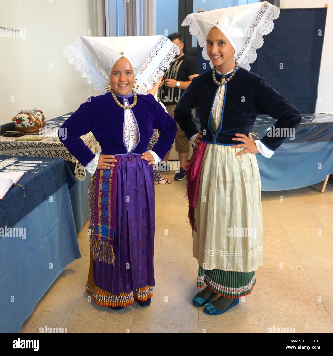 Croatia traditional costume hi-res stock photography and images - Alamy