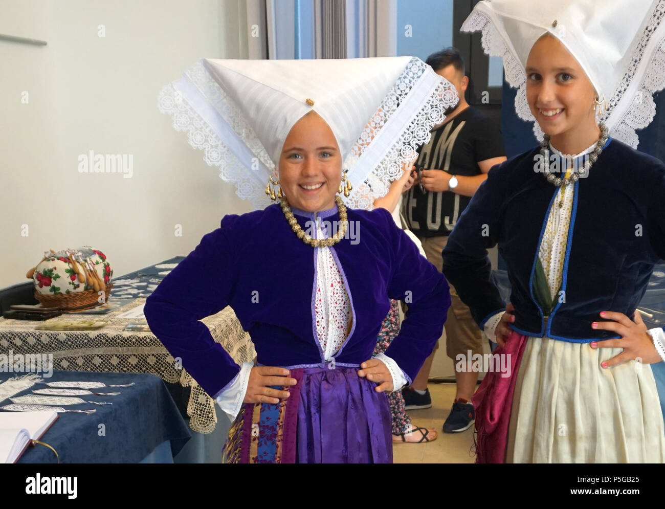 Croatia traditional costume hi-res stock photography and images - Alamy