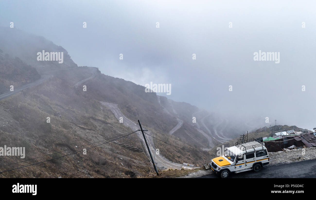 Mountains zig zag roads hi-res stock photography and images - Alamy