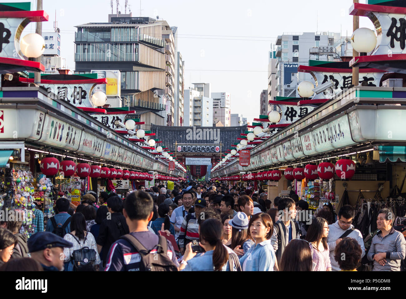 Senso ji shops hi-res stock photography and images - Alamy
