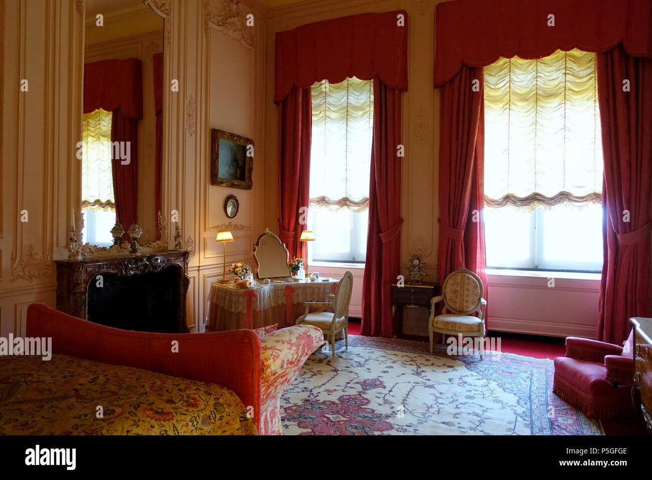 Waddesdon manor interior hi-res stock photography and images - Alamy